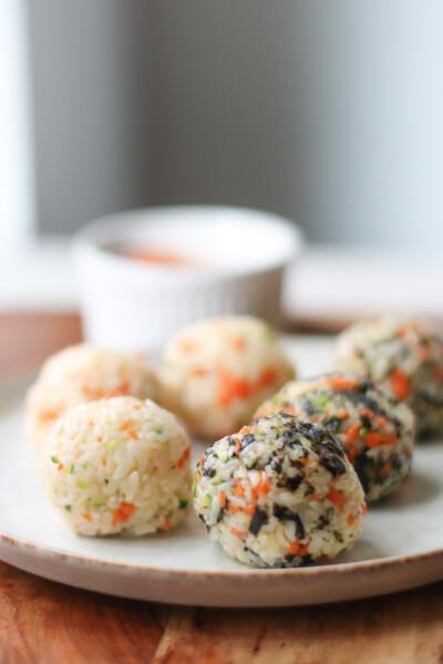 Jumeokbap (Korean Rice Balls) - MJ and Hungryman