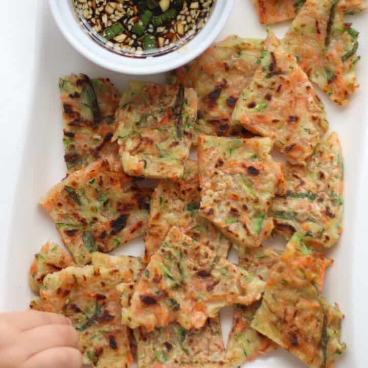 Korean Vegetable Pancakes (Yachaejeon) - MJ and Hungryman