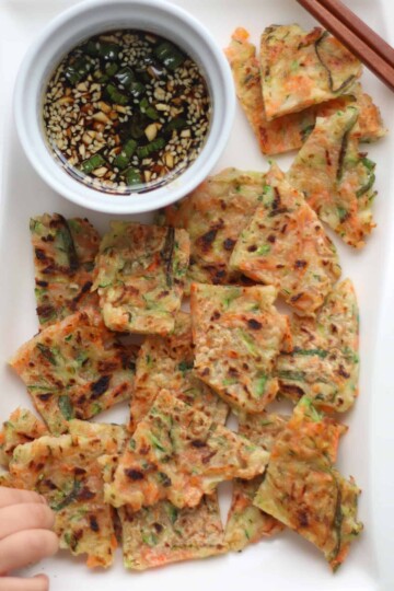 Korean Vegetable Pancakes (Yachaejeon) - MJ and Hungryman