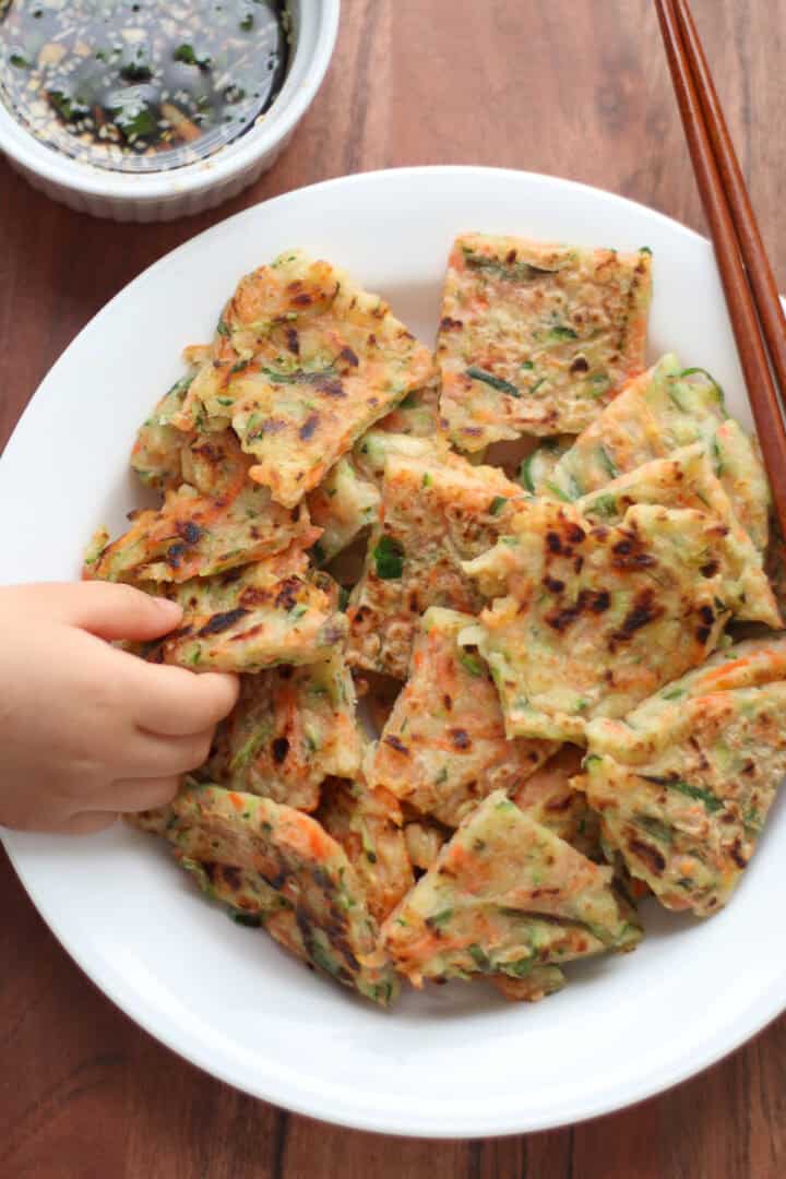 Korean Vegetable Pancakes (Yachaejeon) - MJ and Hungryman