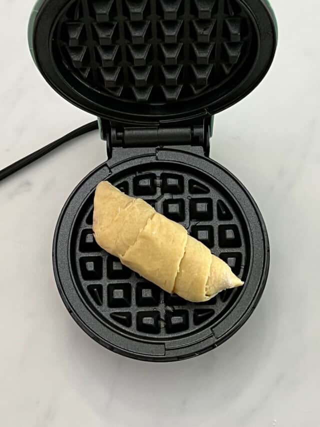Easy Croffle (Croissant Waffle) - MJ and Hungryman