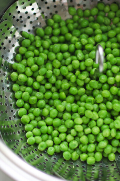 How to Cook Frozen Peas (3 Ways) - MJ and Hungryman