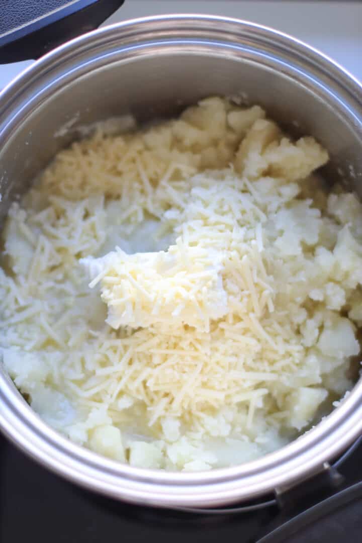 Cheesy Mashed Potatoes (with Cheddar) - MJ and Hungryman