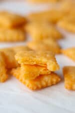 Easy Cheese Crackers (Cheez-Its) - MJ and Hungryman